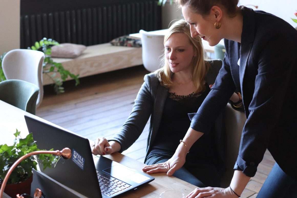 60 Performance Review Examples for Managers - The Camelo Blog