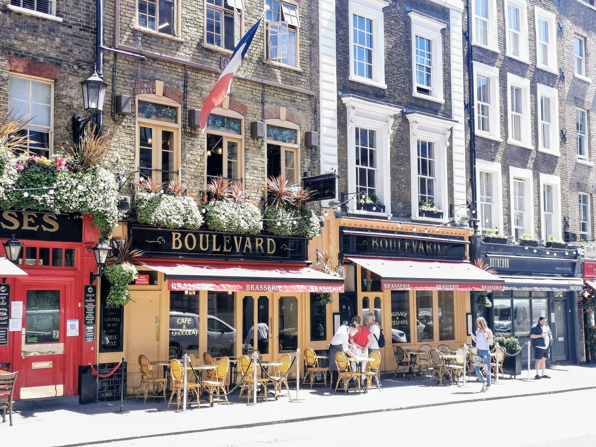 What Is a Bistro? - The Camelo Blog